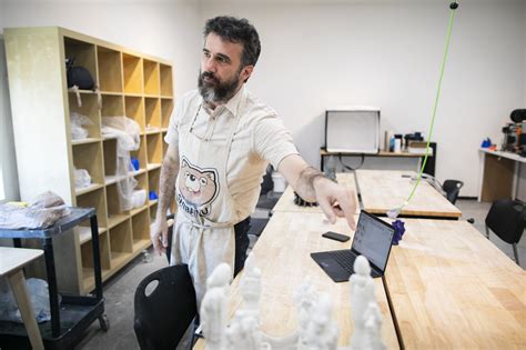Artist Demonstrates Harvards New 3d Clay Printer — Harvard Gazette