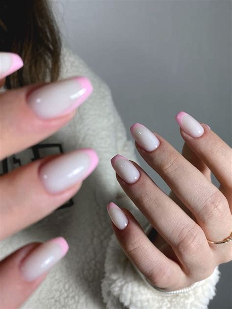 Розовый френч цветной френч маникюр на Новый год новогодний маникюр балерина ногти