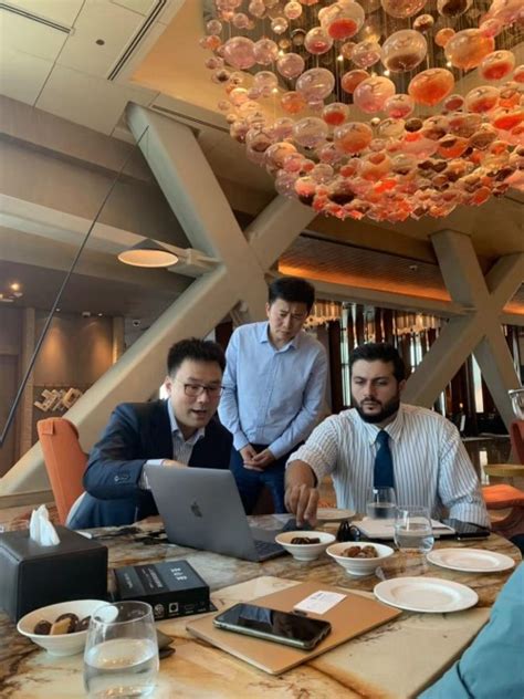 Leben（同医）总架构师朱皞罡博士率领团队赴迪拜考察大众健康网