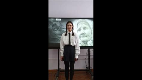 Ученица 8 класса Жемалдинова Диана читает стихотворение Взгляд в блокаду