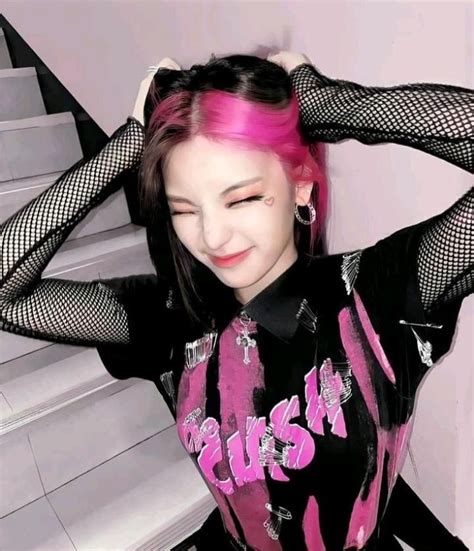 Пин от пользователя Ангелина на доске Ваши пины Прически Корейские прически Знаменитости