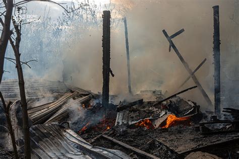 На Подолі горіли будівля та схили Дніпра біля набережної Вечірній Київ