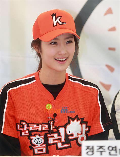 포토엔 정주연 야구복 입은 미소천사~