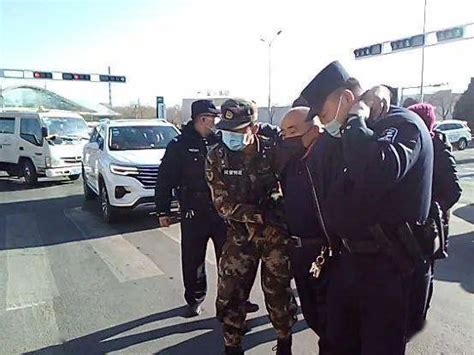 路遇车祸，武警官兵第一时间伸出援手施救武警甘肃总队