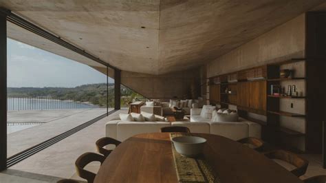 Módica Ledezma and JJRR Arquitectura create tiered house in Mexico