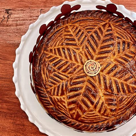 Belpan 안녕하세요 벨팡입니다 내일 부터 Galette Des Rois 갈레트 데 루아 판매 하겠습니다🙏 갈레트 데 루아는 주현절을 기념 하여 갈레트를