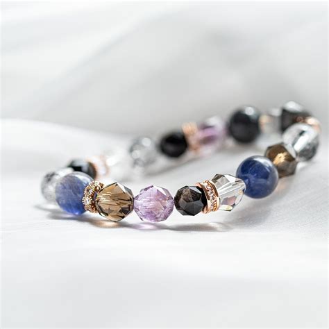 Krisha 紫水晶、堇青石、閃靈鑽、黑髮晶、金曜石 天然水晶手鍊 玥 La Lune Design｜手鍊手環人氣榜 Pinkoi