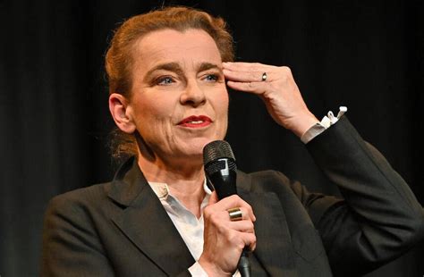 Kabarettistin Tina Teubner Begeisterte Im Lorscher Sapperlot