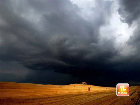 Meteo Lucca oggi temporali e schiarite Venerdì 11 sereno Sabato 12