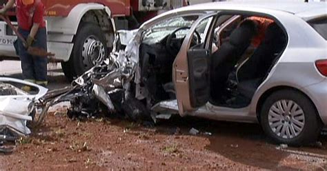G1 Acidente entre dois carros deixa Eixão parado na manhã desta