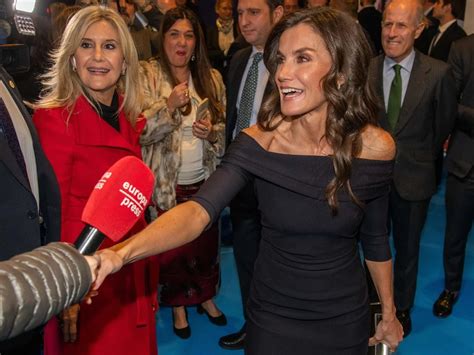 Doña Letizia Recuerda Su Pasado Como Periodista Más Cerca Que Nunca De