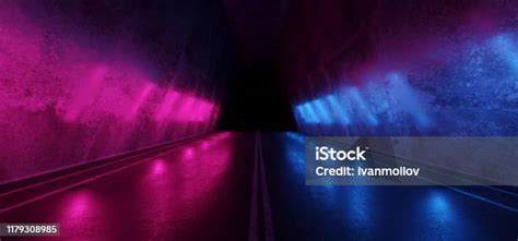 아스팔트 시멘트 도로 더블 줄 지어 공상 과학 미래 콘크리트 벽 지 하 어두운 밤 자동차 쇼 네온 레이저 빛나는 보라색 블루 아크 가상 무대 쇼룸 3d 렌더링 0명에 대한