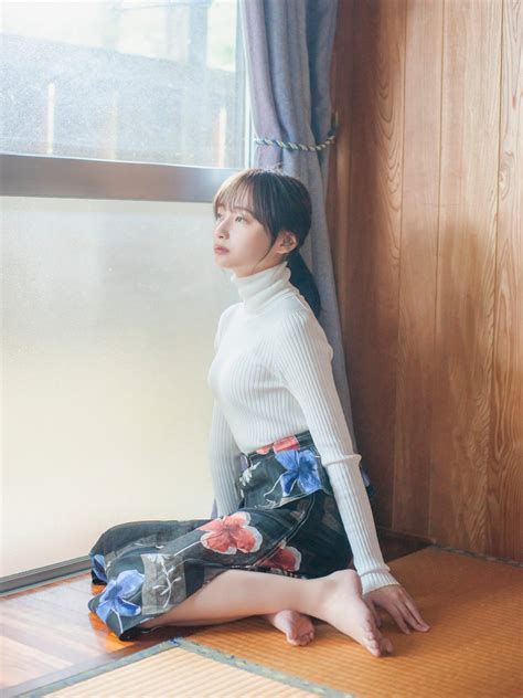 画像3436 日向坂46影山優佳、真っ赤な水着姿で笑顔はじける 1st写真集特典クイズカード第3弾解禁＜知らないことだらけ＞ モデルプレス