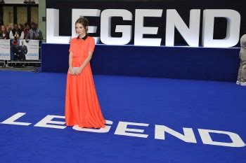Emily Browning Legend Premiere In London Sep Hq Phun Org Forum
