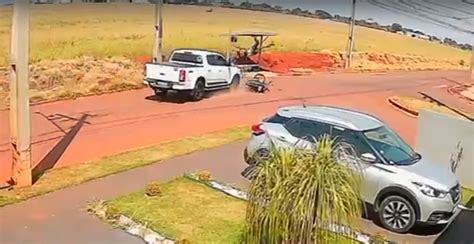 Motociclista Invade Preferencial E Sofre Grave Acidente Ao Bater Em