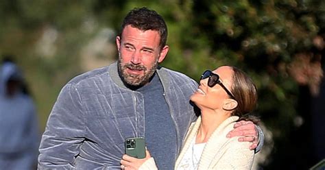 Jennifer Lopez And Ben Affleck Share A Sweet Kiss While On A Morning