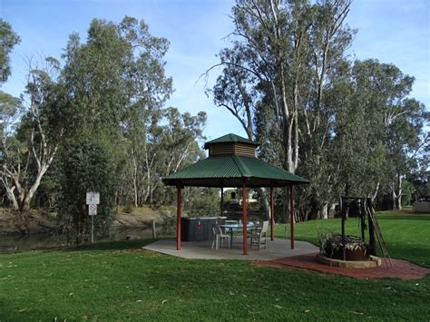 Balranald Caravan Park Cabins And Large Campsite On Murrumbidgee River