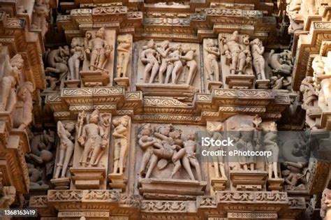 Kuil Kandariya Mahadev Patung Erotis Dinding Selatan Mandapa Dan Sanctuary Kelompok Barat