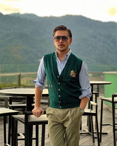 10 Gaya Busana Seleb Pria Di Atas 50 Tahun Stylish Abis