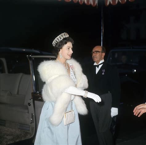 La Ropa Que Reunió A Una Nación El Legado De La Moda De La Reina Isabel Ii