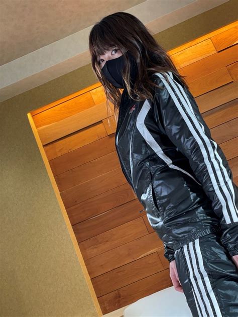 「veste」おしゃれまとめの人気アイデア｜pinterest｜delesalle【2024】 ジャージ スタイル ジャージ レディース