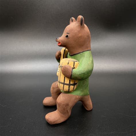 Игрушка "Медведь с бочонком меда и ложкой", глина, роспись, СССР, 1960 ...