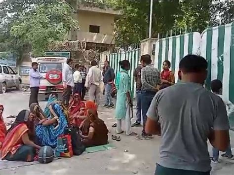 Worker Dies Due To Snakebite In Rewa Demonstration By Placing Dead
