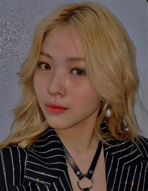 Itzy Aesthetic Icon Loco Shin Ryujin Mafia In The Morning Blond Hair
