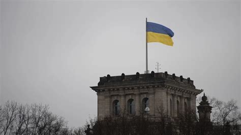 Украинцы потребовали от Зеленского вернуть стране статус ядерной