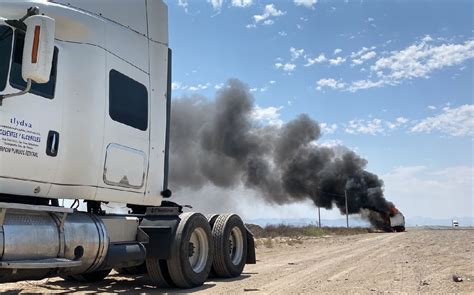 Tráiler Se Incendia En La Torreón Saltillo Telediario México