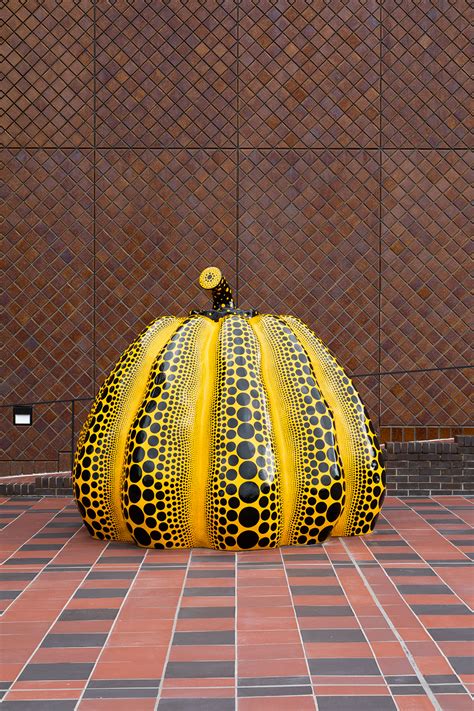 草間彌生 が創り出す「かぼちゃシリーズ」の魅力に迫る だるま3 絵画買取