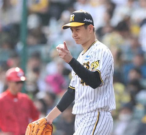 6回、好守の佐藤輝に声をかける大竹（撮影・大森 寛明） ― スポニチ Sponichi Annex 野球