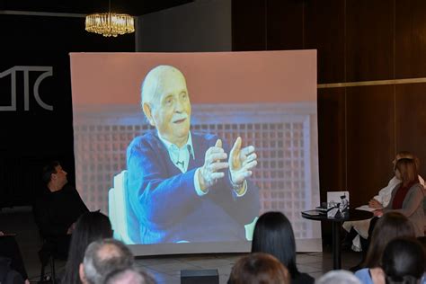 Le Théâtre Dramatique A Promu Une Monographie Sur Risto Stefanovski Lun Des Piliers De La