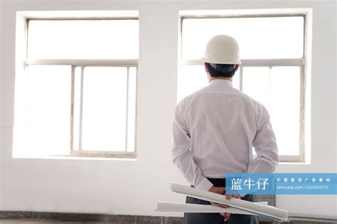 工程师在施工现场 蓝牛仔影像 中国原创广告影像素材
