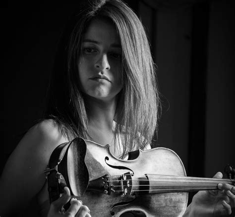 Carmen Victoria Zambrano Ejemplo De Talento Constancia Y Amor