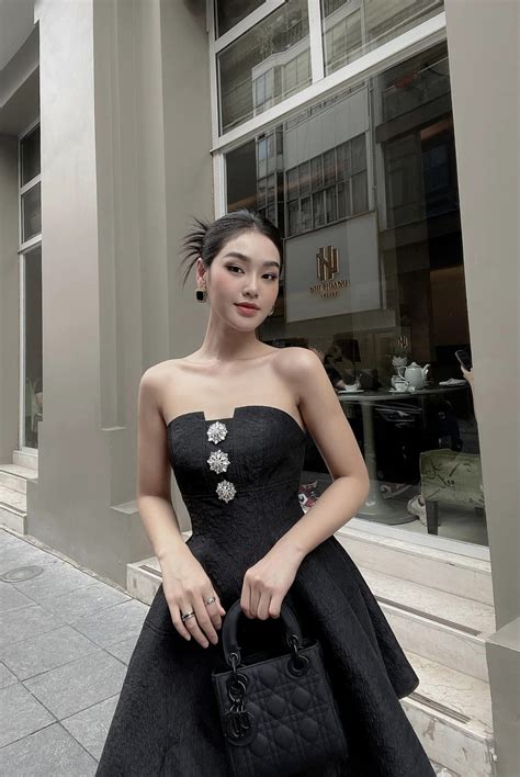 Khoe đường Cong Sexy Như Diễn Viên Cù Thị Trà Nữ Luật Sư Gây Chú ý
