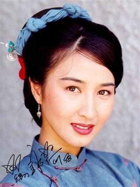 「港劇一姐」向素人男友求婚被婉拒，最後嫁給15金影帝 資訊咖