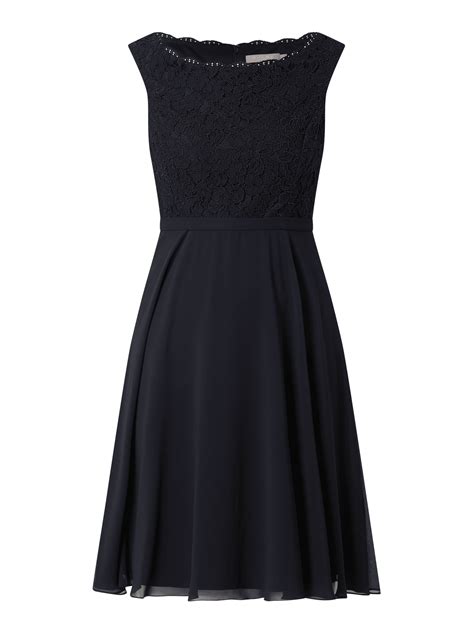 Christian Berg Cocktail Cocktailjurk Van Kant En Chiffon In Marineblauw
