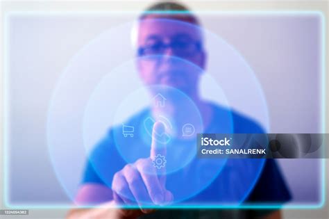 Hud 디스플레이 홀로그램 기술 미래지향적 장치 화면 하이테크 가상현실에 대한 스톡 사진 및 기타 이미지 가상현실 개념 개념과 주제 Istock