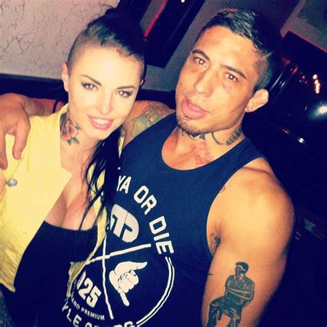 Feroz golpiza de luchador de artes marciales a su novia quien publicó