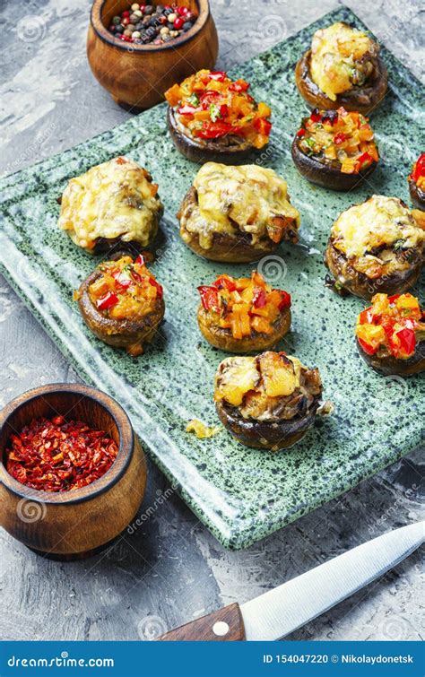 Setas Rellenas Con Los Veh Culos Foto De Archivo Imagen De Vegano