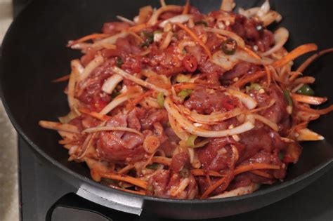돼지고기 뒷다리살 요리 제육볶음 고추장 양념 만드는법 제육덮밥 네이버 블로그