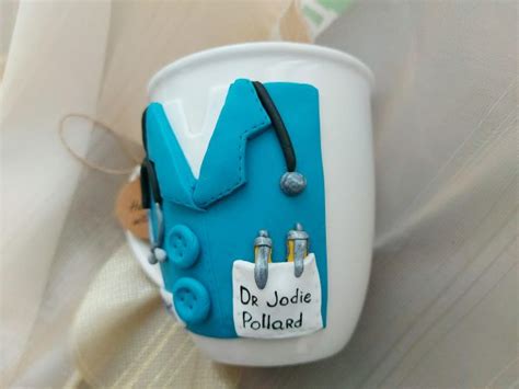 Чаша “ Доктор“ декорирана с полимерна глина Крокодилбг