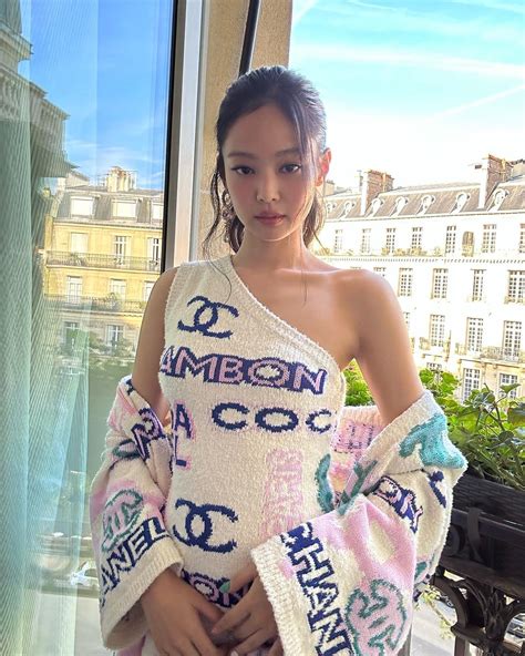 Blackpinks Jennie Stuns Netizens With Sexy 90s Inspired Calvin Klein