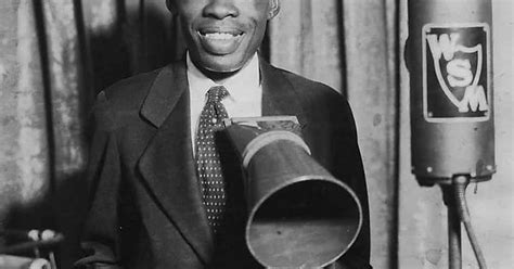 Everyone Keeps Saying That Nashville Should Replace The Kkk Member Statues With Dolly Parton