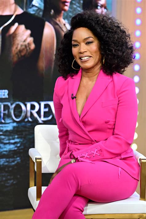 Style File Angela Bassett Promotes Black Panther Wakanda Forever In Moschino Stella Jean And