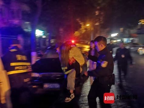 成都一女孩因家庭纠纷欲轻生跳楼 民警劝说两小时救援成功四川在线
