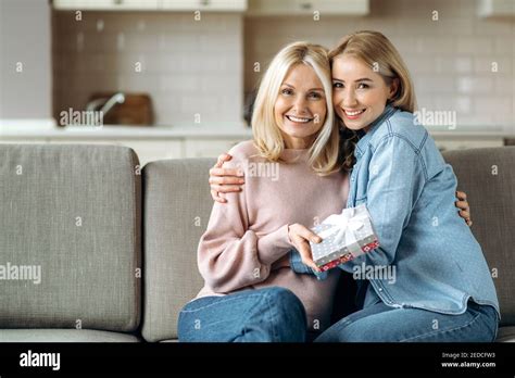 Mature Mom Gives Telegraph