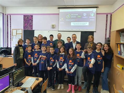 Кметът Николов и екипът на Училищна Телерик Академия присъстваха на урок по дигитални науки в ОУ