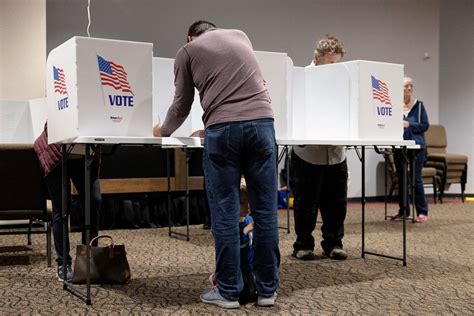Wybory w USA Amerykanie wybierają nie tylko prezydenta Tak wyglądają